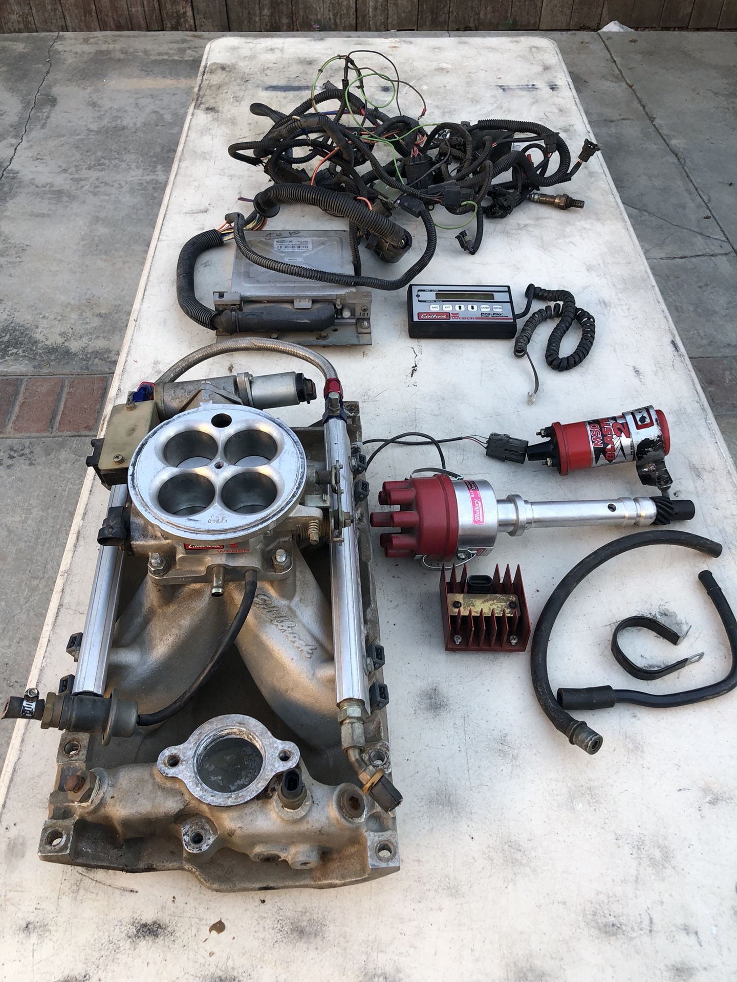 Edelbrock pro flo fuel injection set up small block chevy engine sbc ...