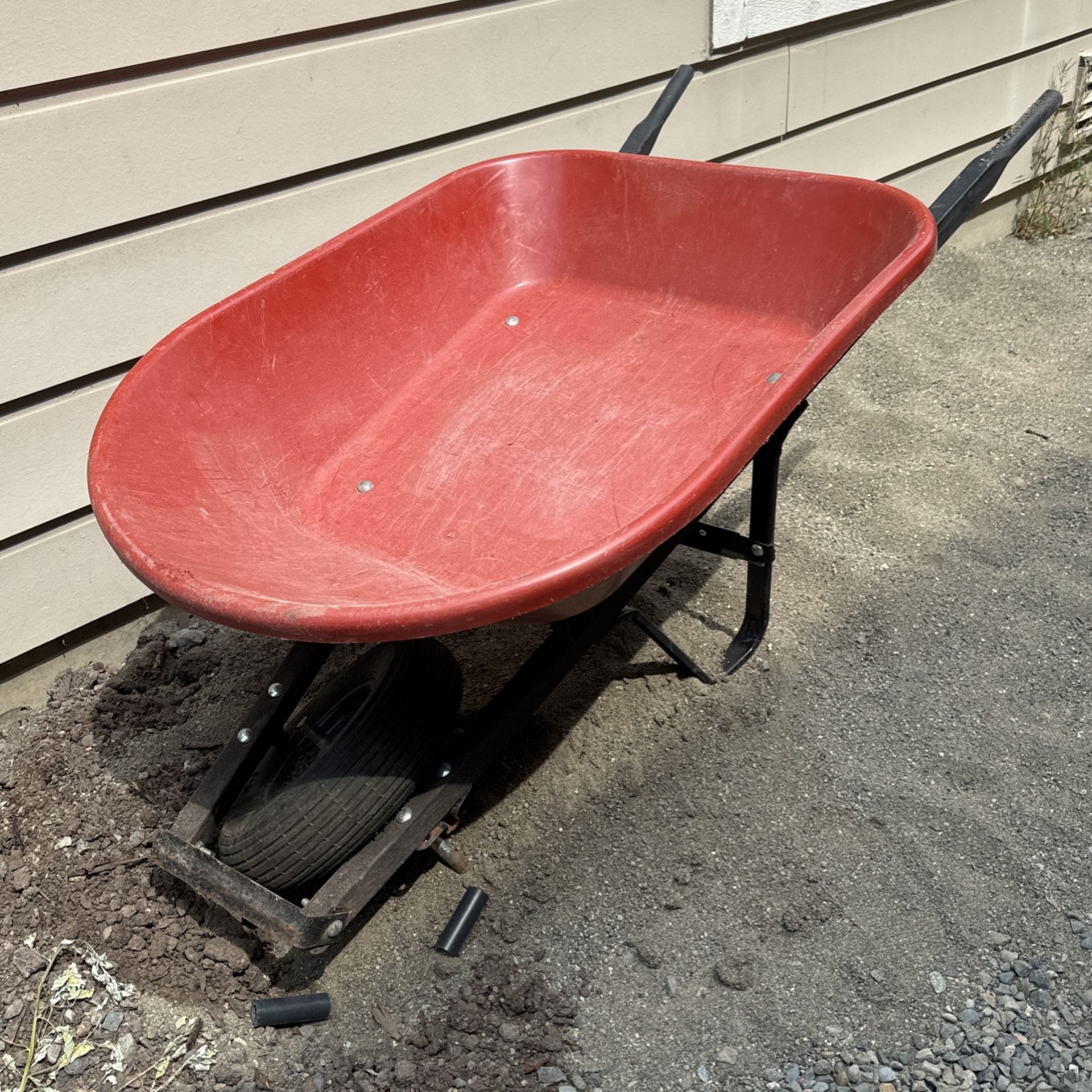 Free- Wheelbarrow for Sale in Auburn, WA - OfferUp