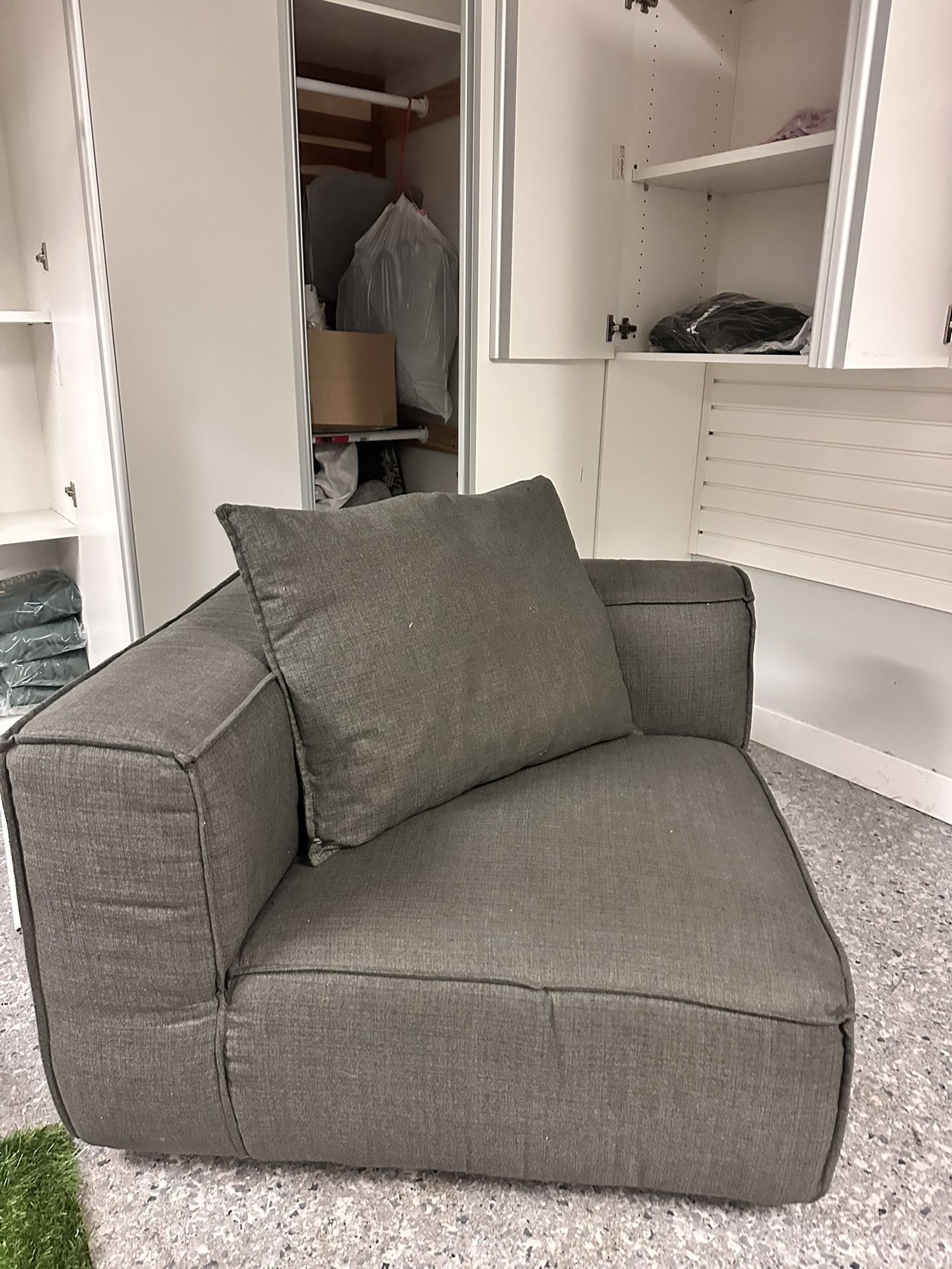 Free Corner Modular Sofa Piece for Sale in Los Angeles, CA - OfferUp