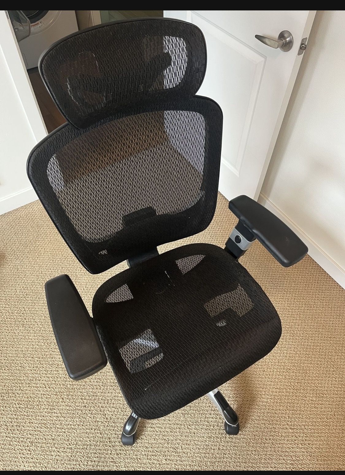 ($200 New) Office Chair and Carpet Mat -Staples Hyken Ergonomic Swivel ...