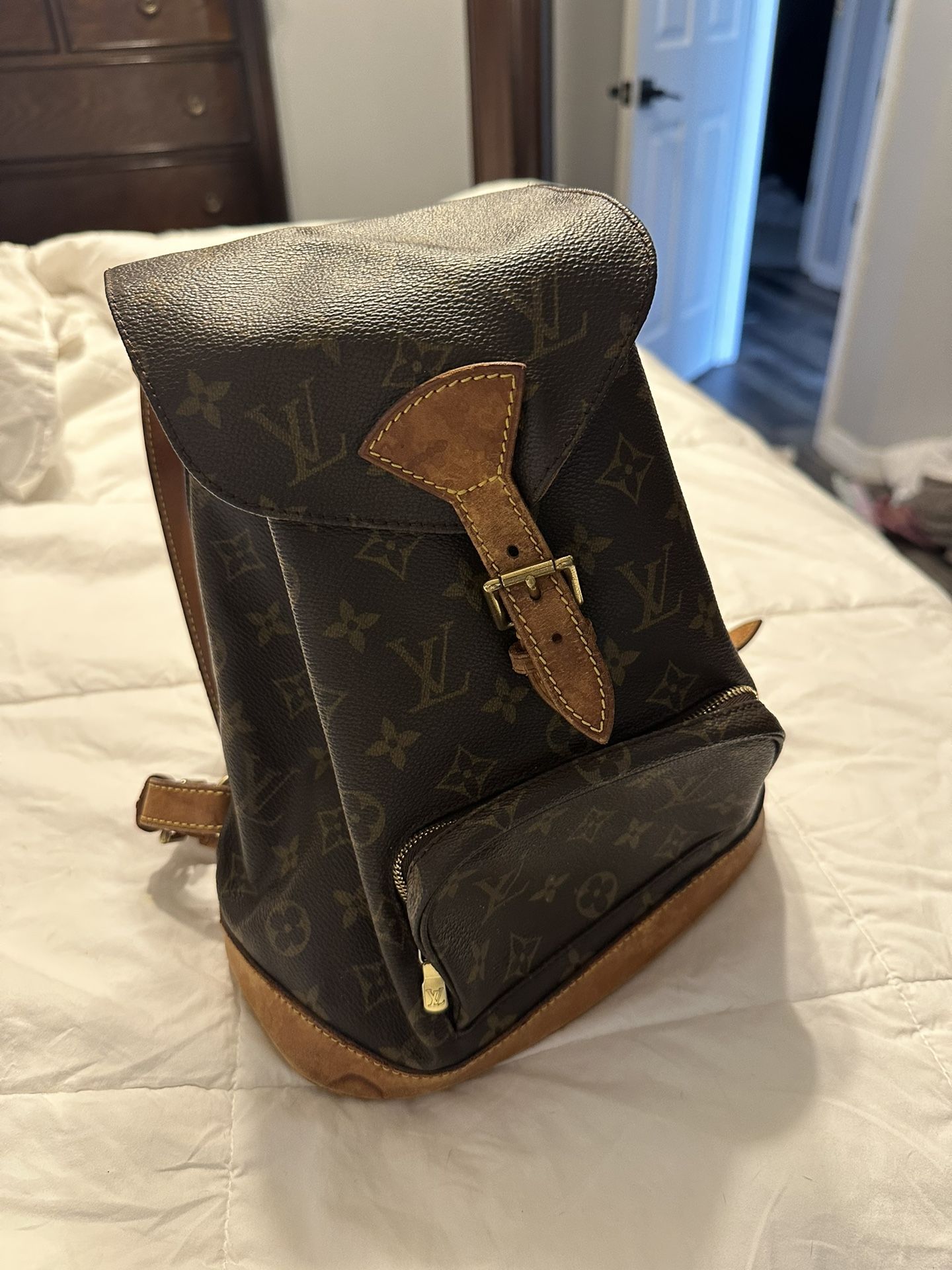 Authentic Louis Vuitton Back Pack for Sale in Kissimmee, FL - OfferUp