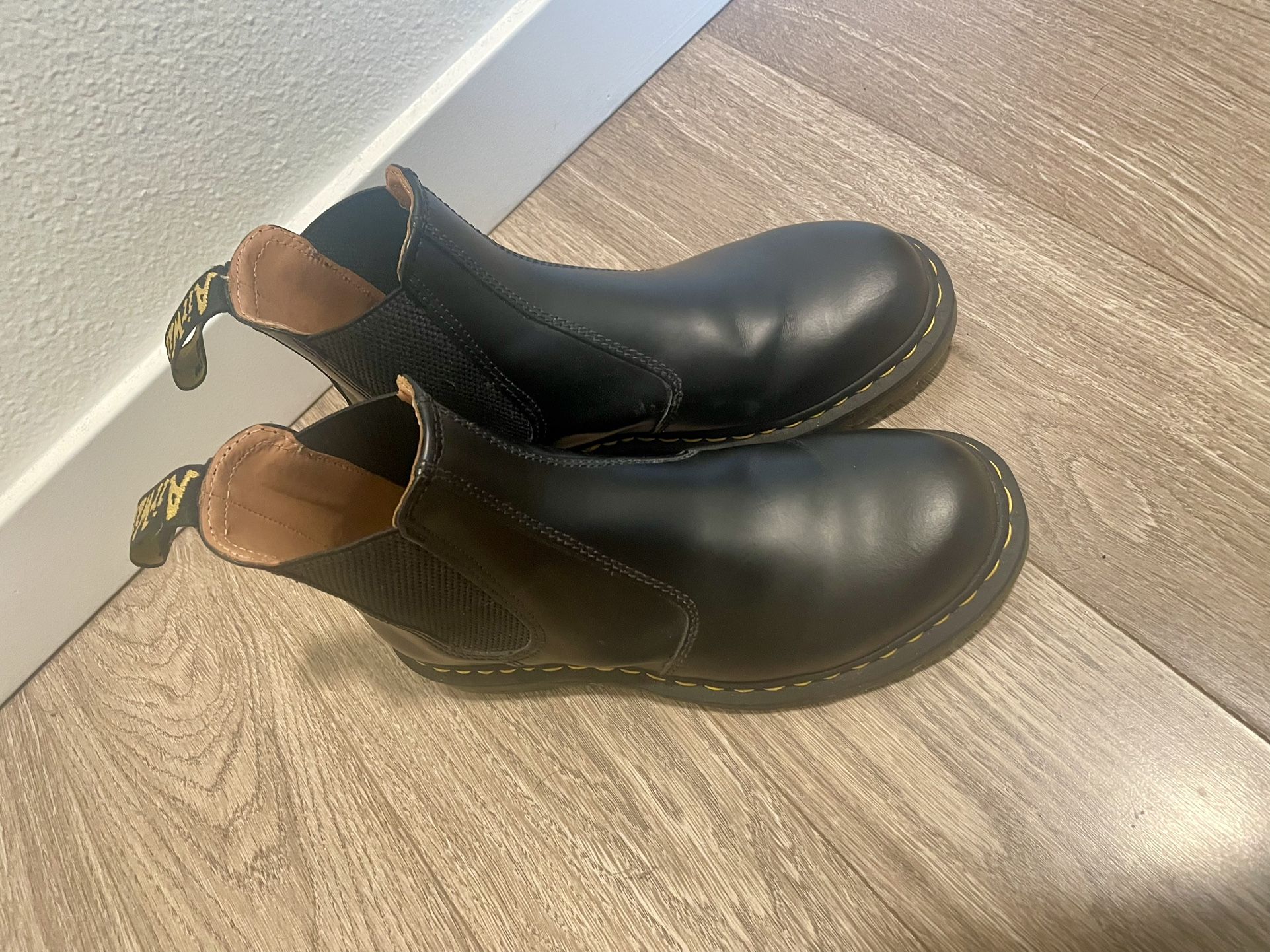 Doc Martens Chelsea Boot M7/W8 for Sale in Seattle, WA - OfferUp