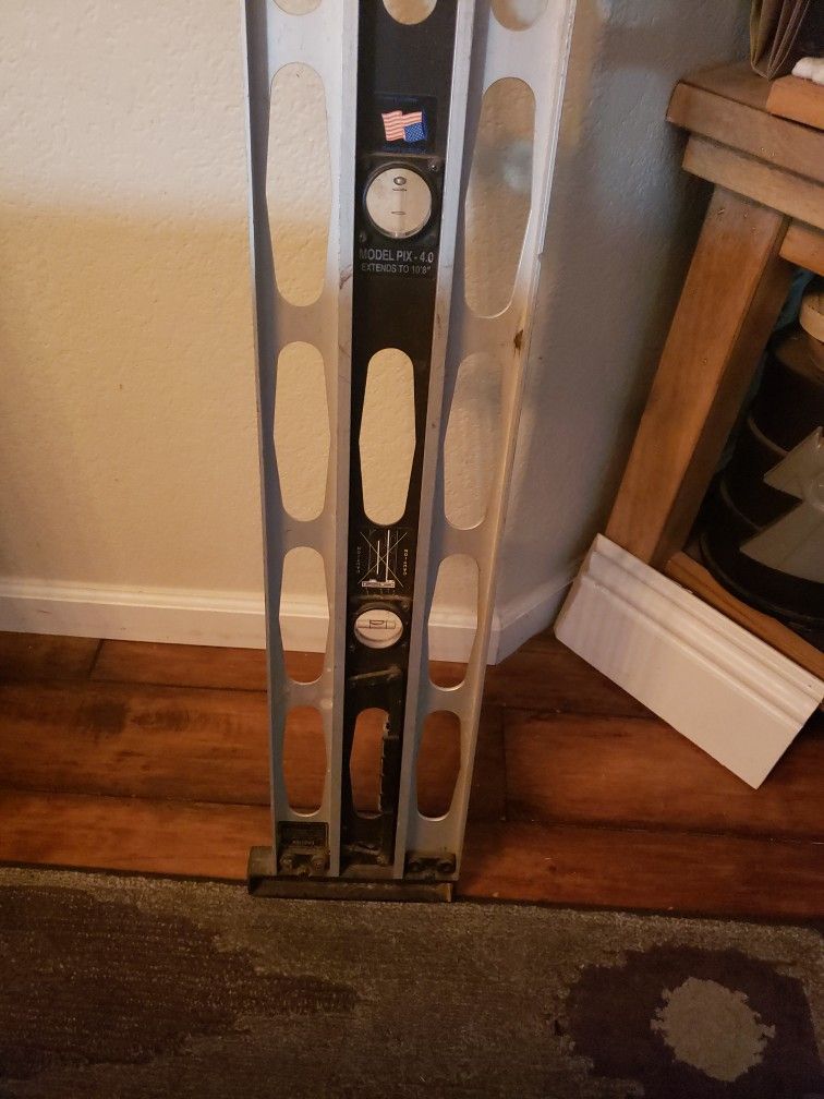 Plumb It Extendable Level for Sale in Las Vegas, NV - OfferUp