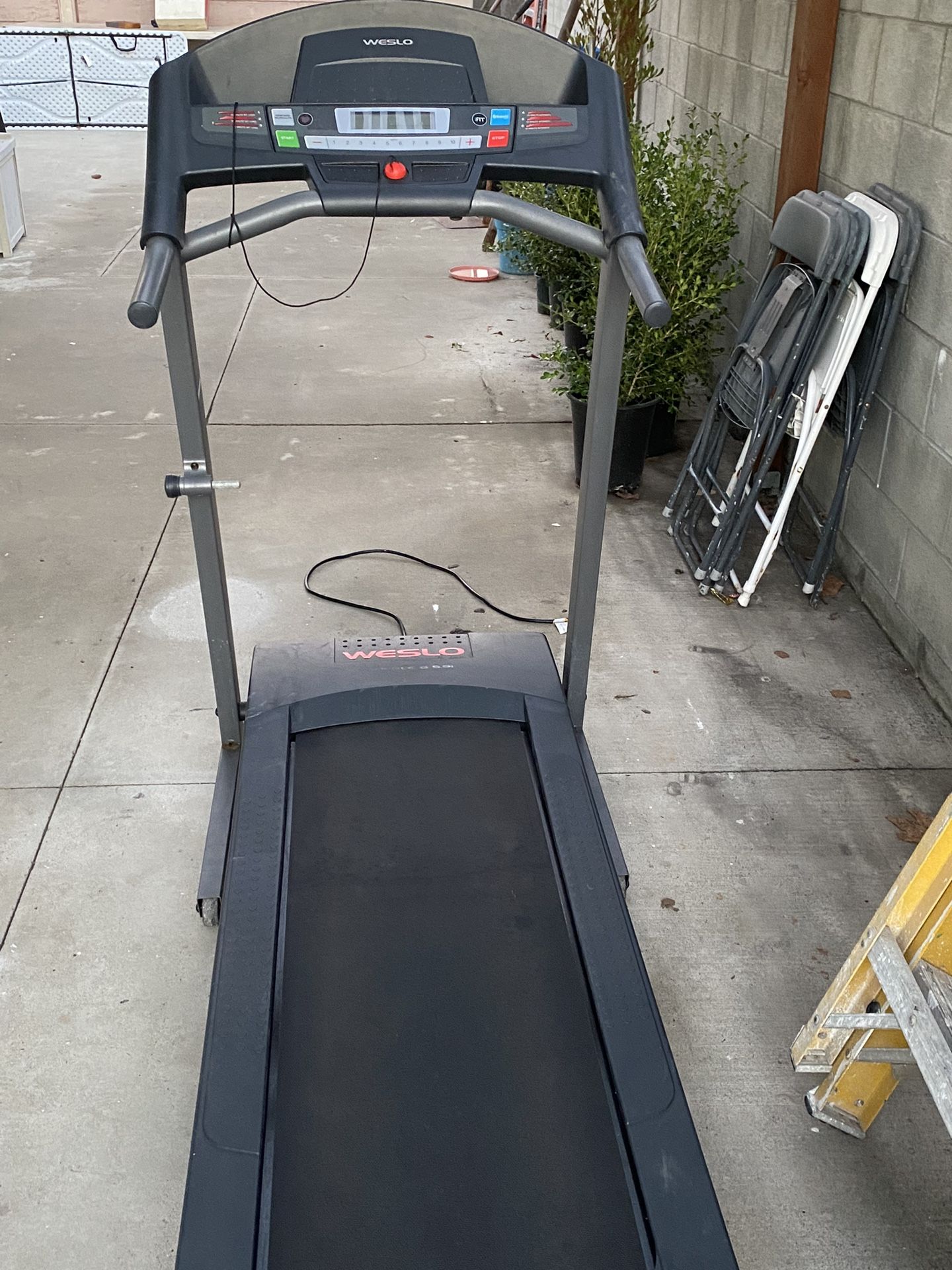 WESLO TREADMILL Used But In VERY Good Condition for Sale in Long Beach ...