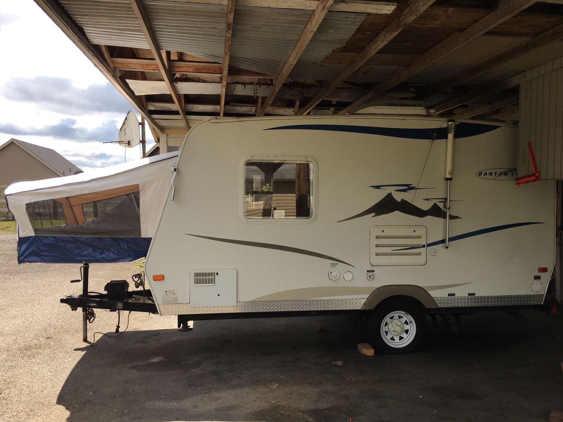 BANTAM FLIER F17 HYBRID CAMPING TRAILER for Sale in Federal Way, WA ...