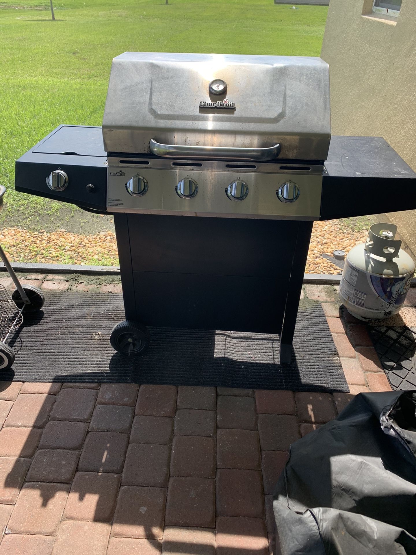 4 burner gas grill with side cooker for Sale in Kissimmee, FL - OfferUp