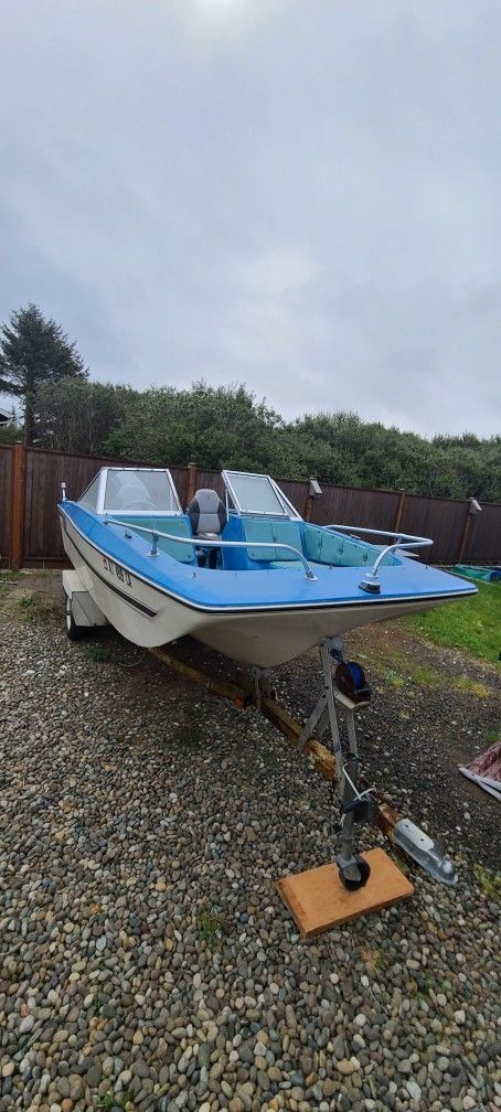 70s Fiberform Tri haul for Sale in Ocean City, WA - OfferUp