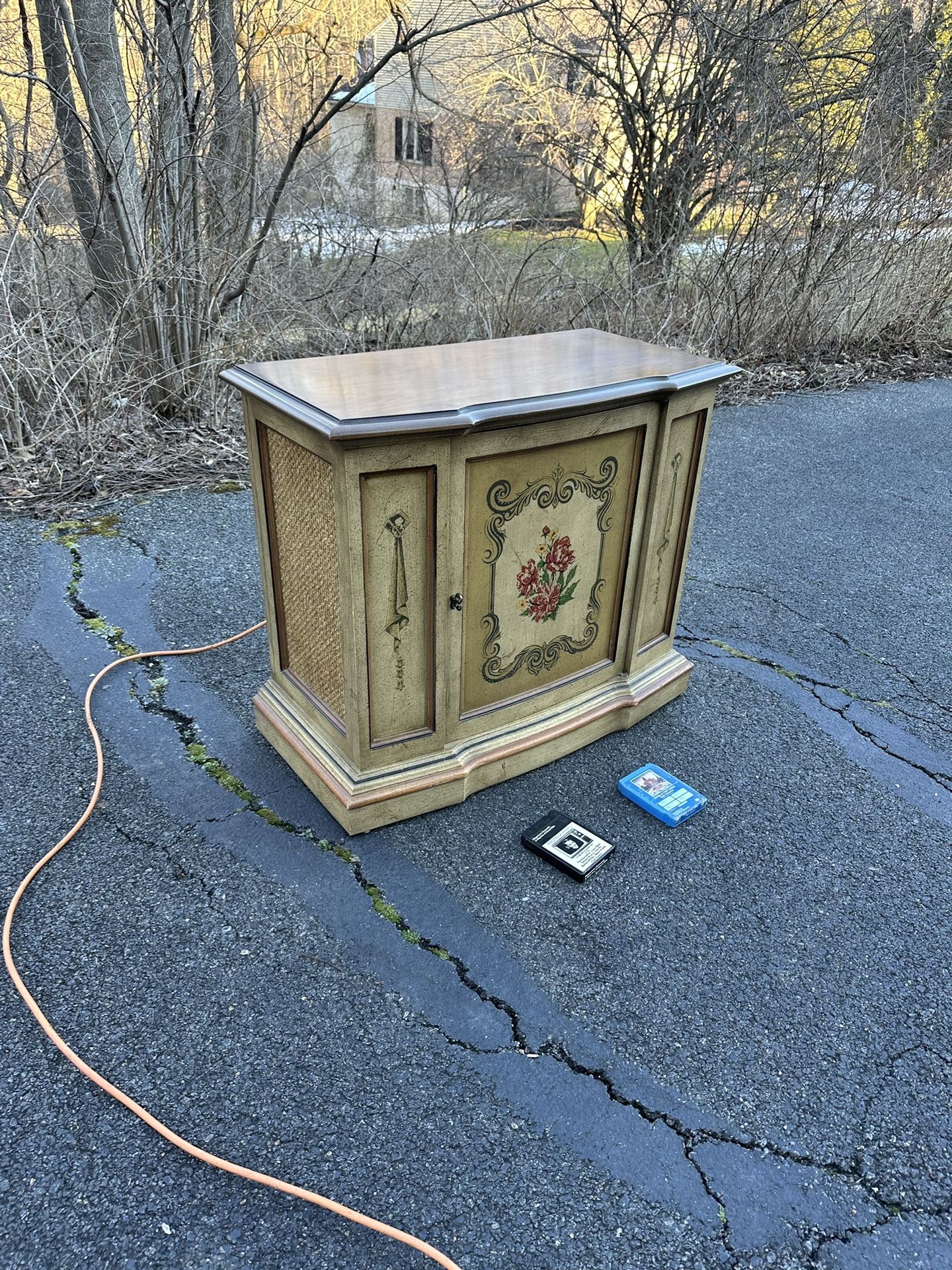 Gorgeous 1975 Venetian Stereo Console - Magnavox - Console Table ...