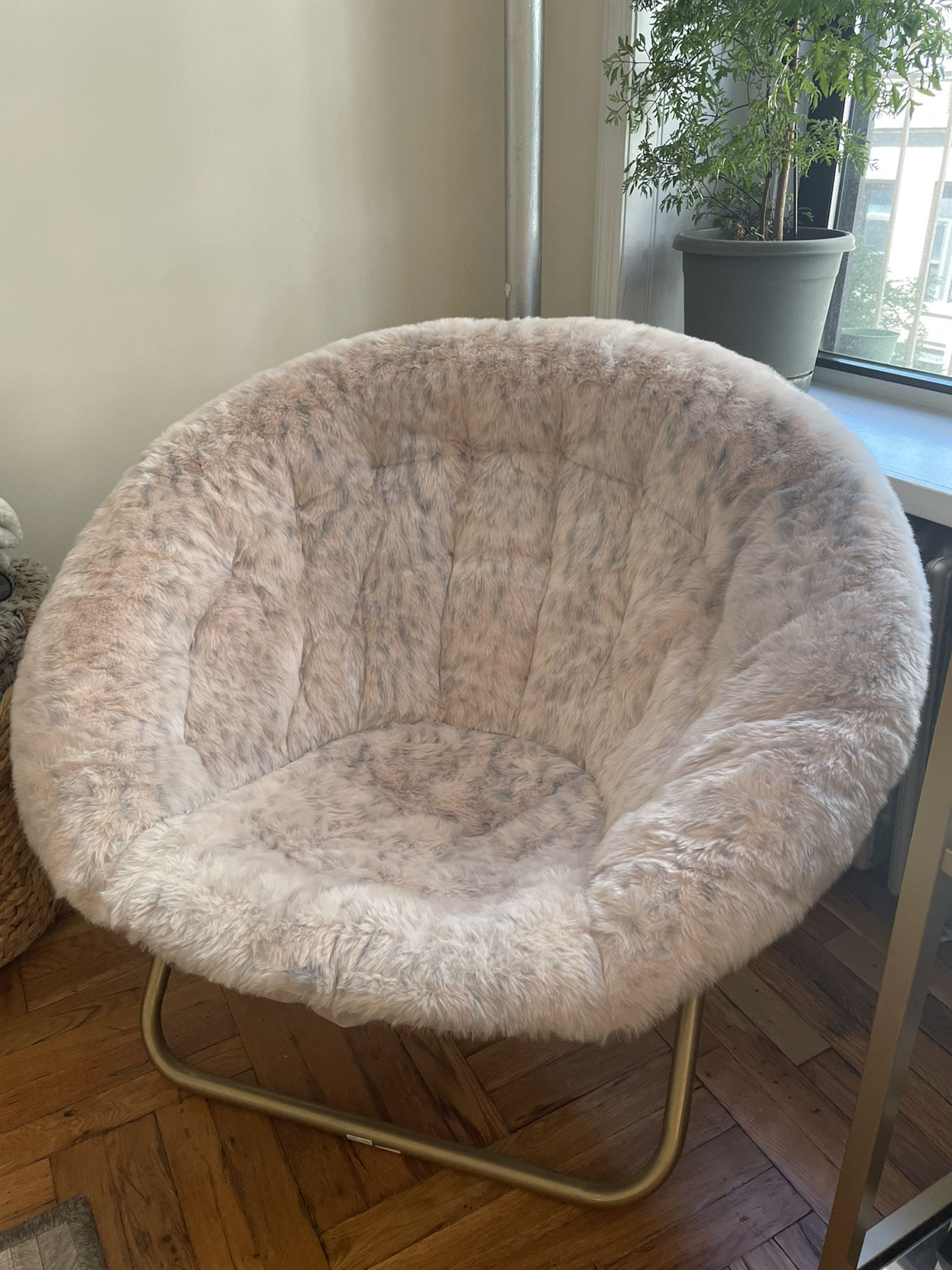 Pink Leopard Faux Fur Chair for Sale in New York, NY - OfferUp
