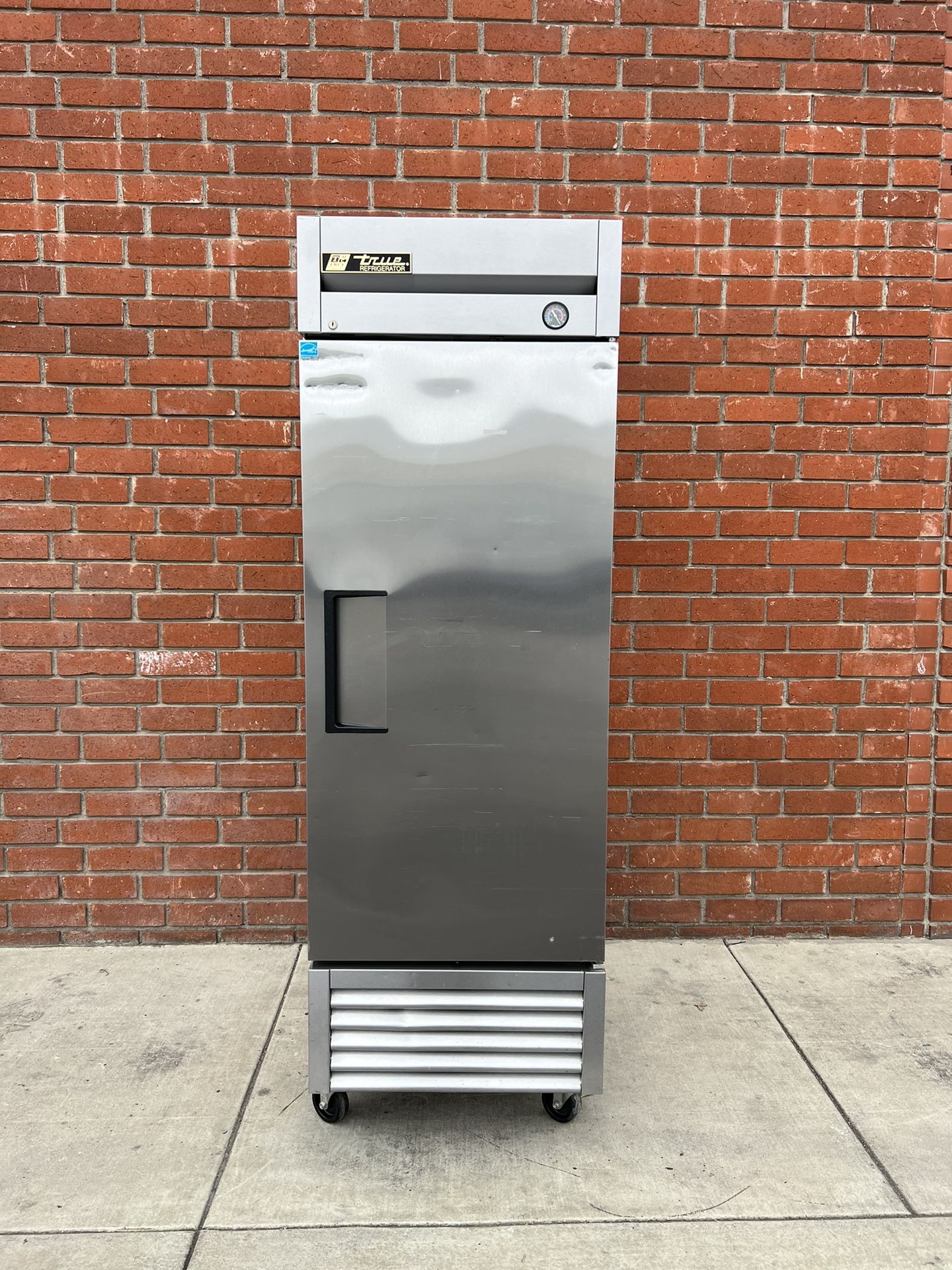 True commercial restaurant refrigerator 1 door 27” T-23 for Sale in ...