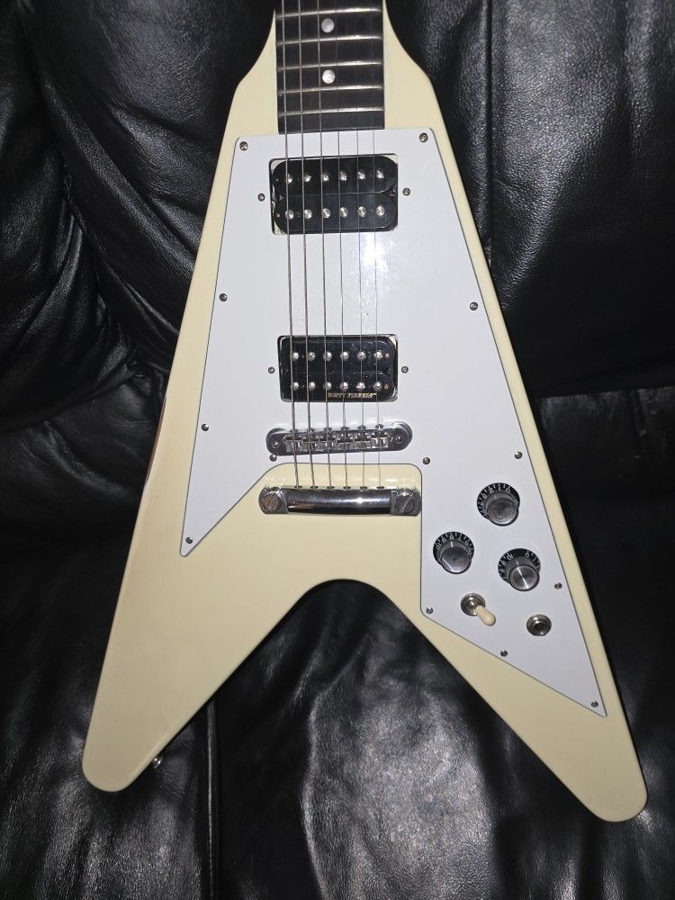67 Flying V GIBSON for Sale in North Las Vegas, NV - OfferUp