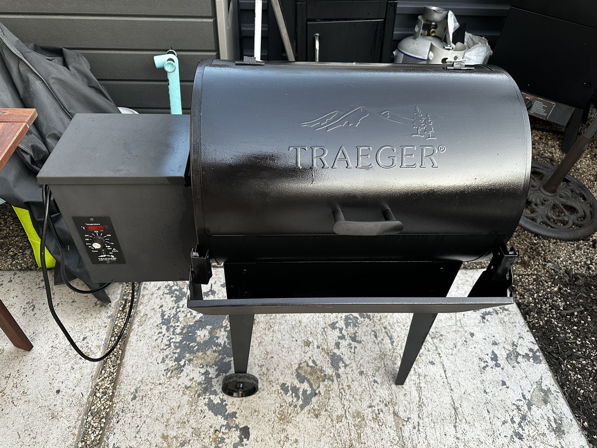 Traeger Smoker for Sale in Costa Mesa, CA - OfferUp