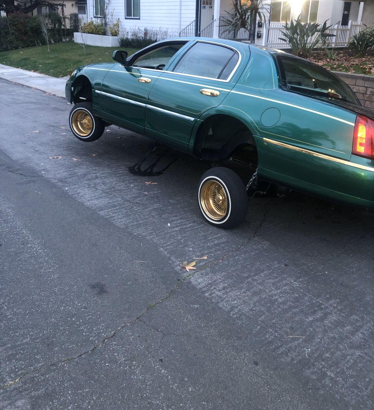 99 Lincoln town car lowrider for Sale in Los Angeles, CA - OfferUp