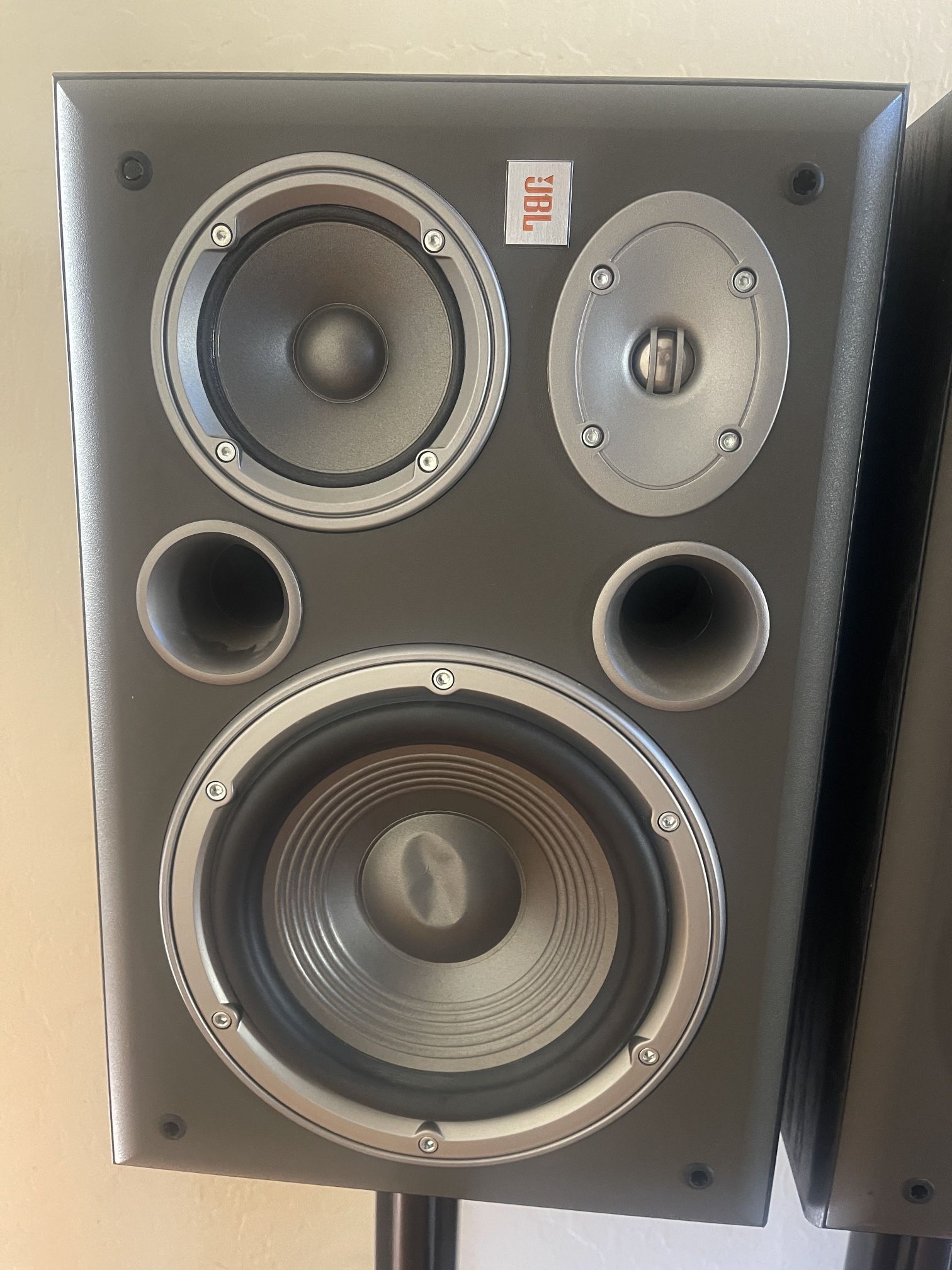 JBL Northridge E50 8” Bookshelf Speakers 3 Way 90w EUC EWC for Sale in ...