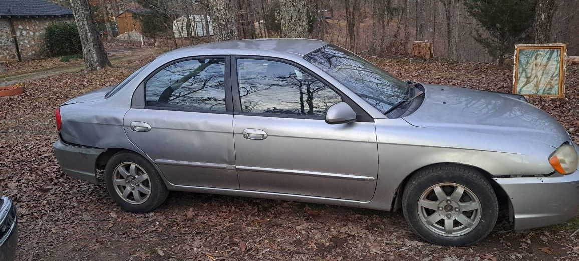 02 Kia Spectra Good Little Car Straight Shift for Sale in Silver Creek ...