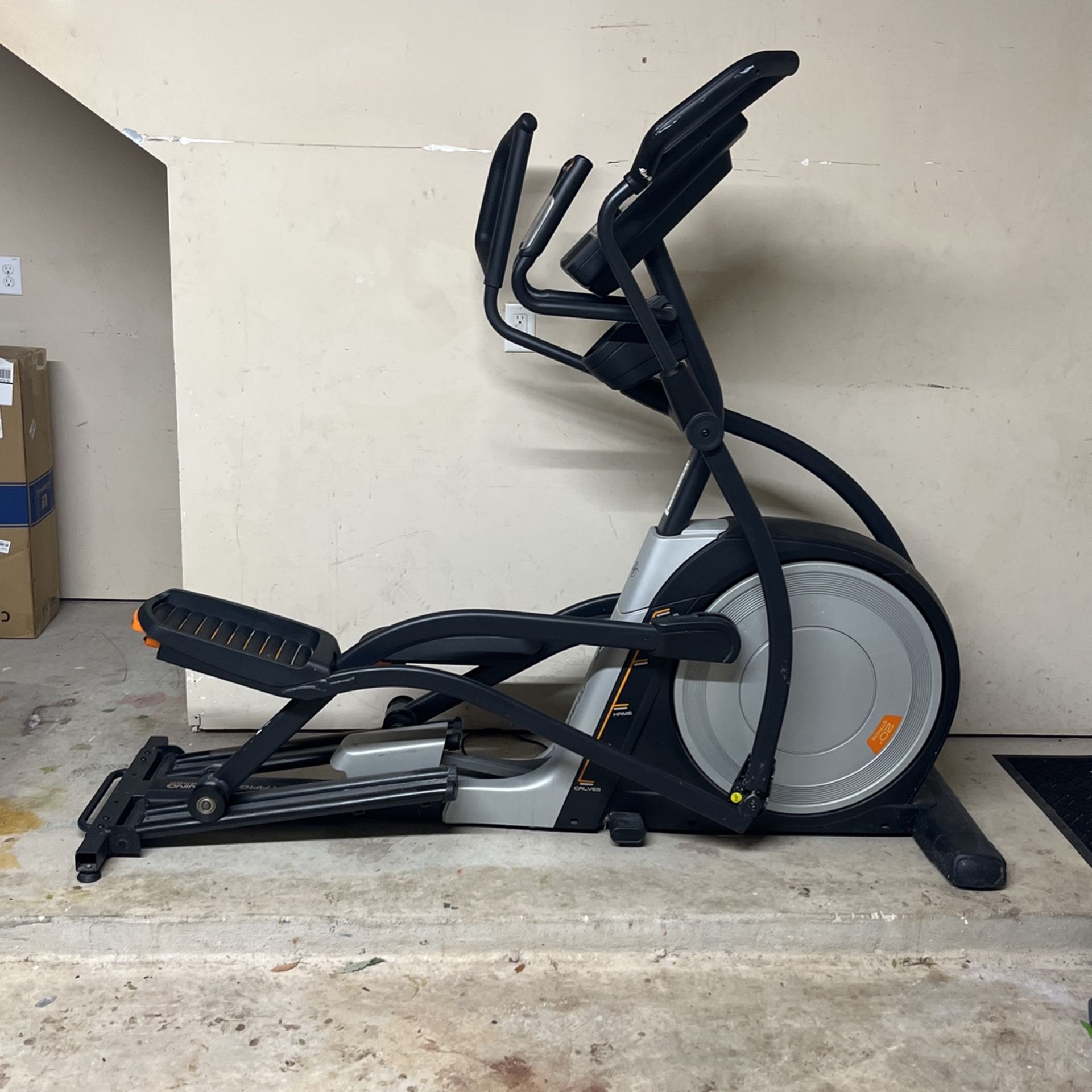 Nordic Track Elliptical for Sale in San Antonio, TX - OfferUp