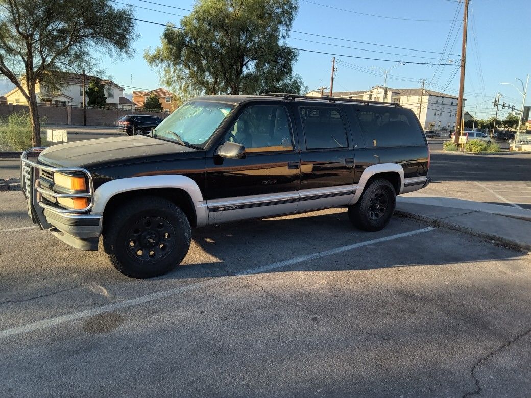1996 Chevrolet Suburban for Sale in Las Vegas, NV - OfferUp