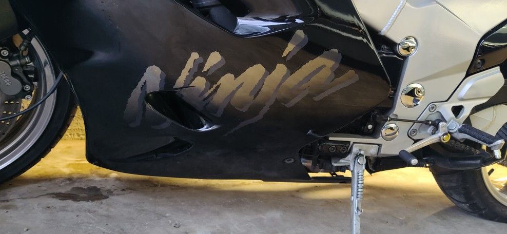 1998 Kawasaki Ninja zx11 for Sale in Upland, CA - OfferUp