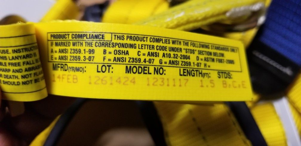 3M Full Body Harnesses, Self-retracting Lifeline and D-Ring Extension ...