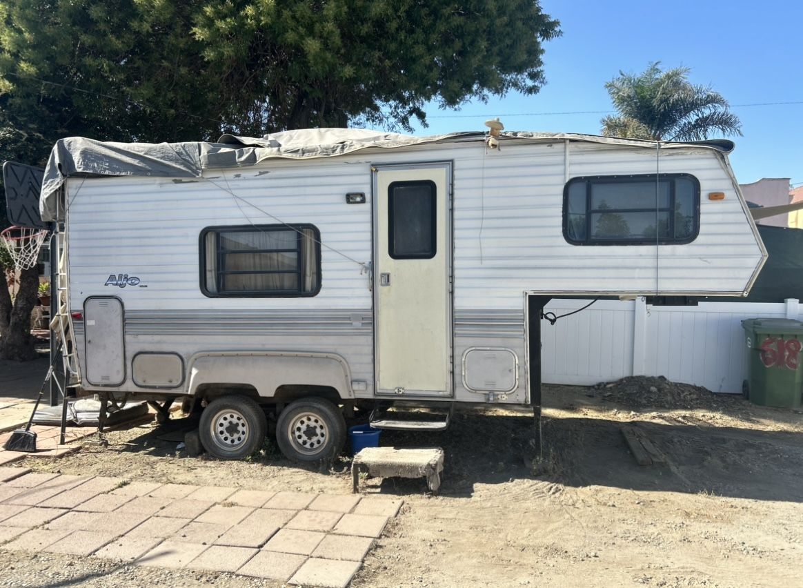 1993 Aljo 5th Wheel Travel Trailer for Sale in Cty Of Cmmrce, CA - OfferUp