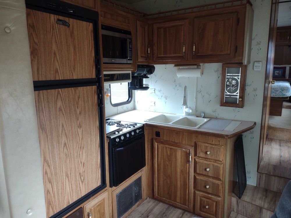 1990 Coachman Forest River 295 Slide Out Classic for Sale in Everett ...