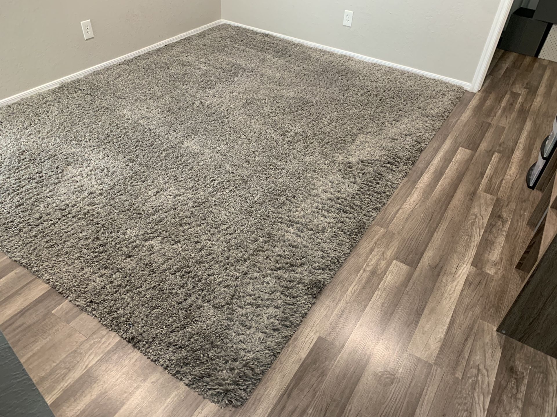 8 X 10 Gray Shag Rug for Sale in Scottsdale, AZ - OfferUp