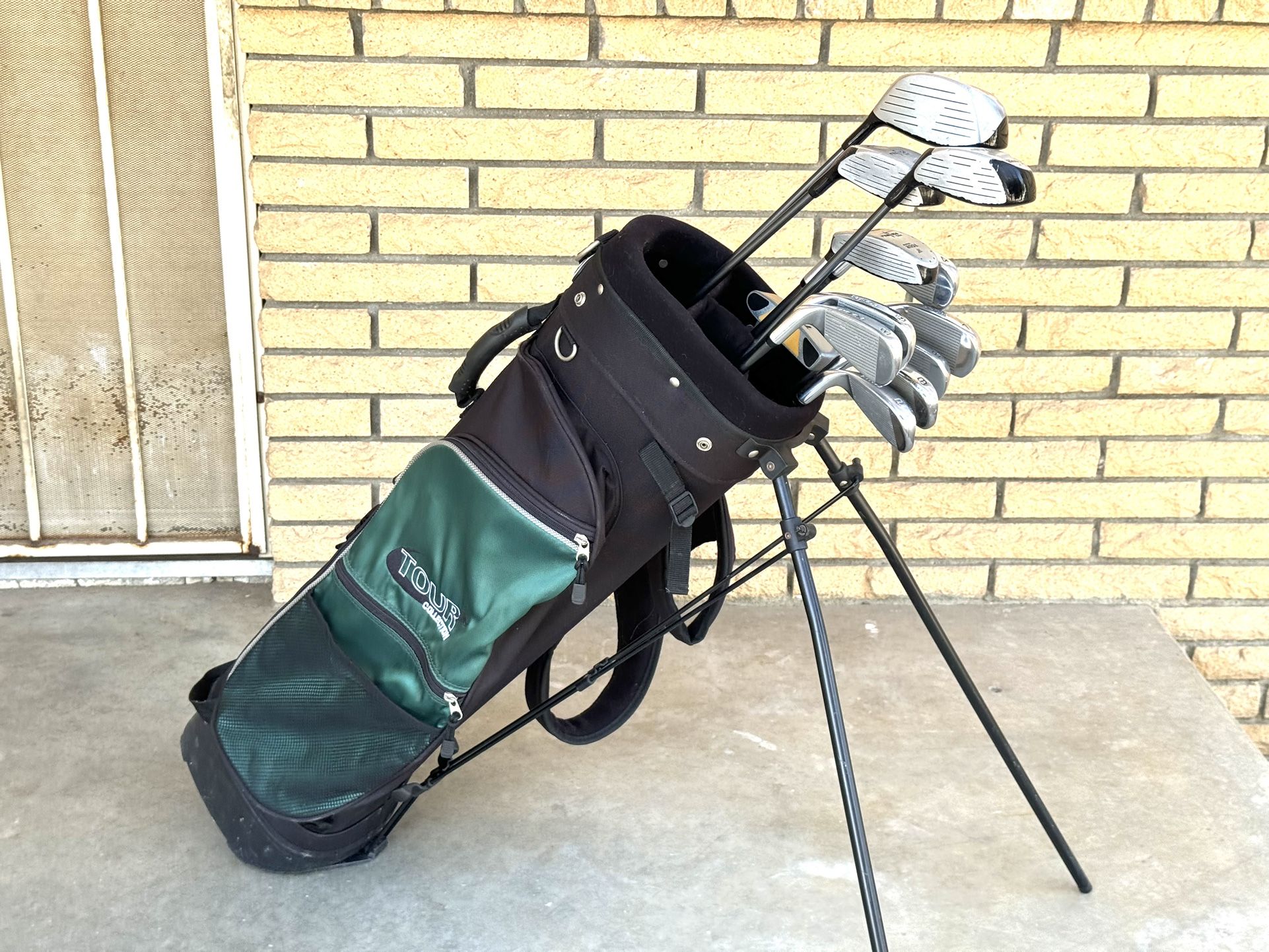 Complete GRAPHITE Golf Club Set With Bag. for Sale in Hemet, CA - OfferUp