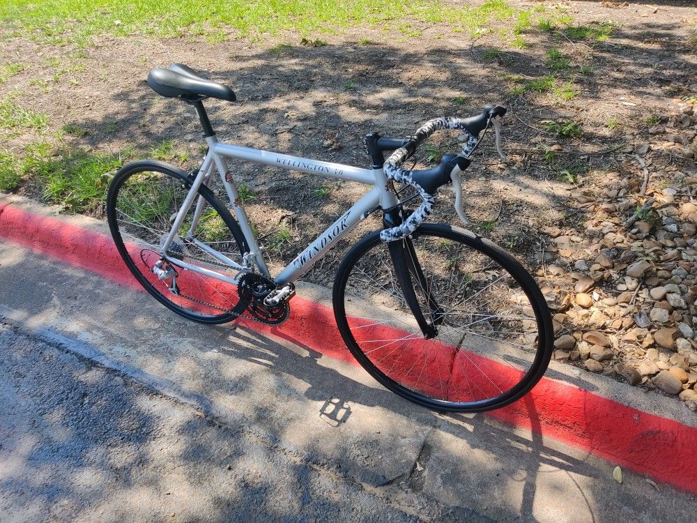 Large/56cm Windsor Road Bike for Sale in Arlington, TX - OfferUp