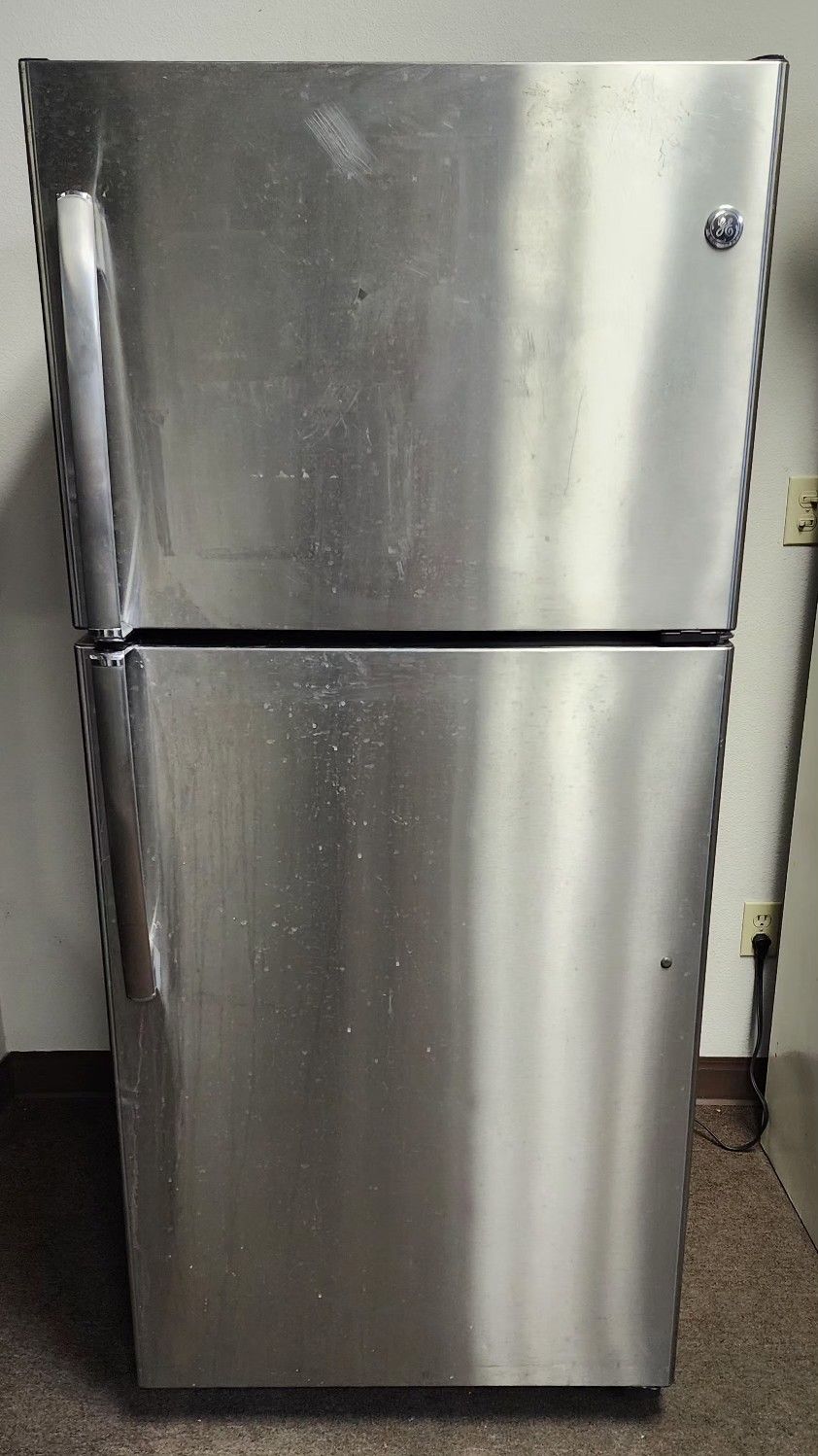 GE Stainless Fridge Top Freezer Refrigerator 18 Cu. Ft. for Sale in ...