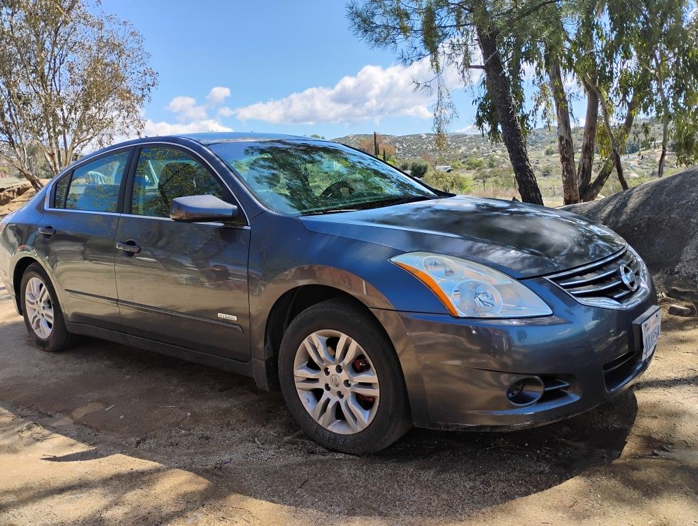 2010 Nissan Altima for Sale in Hemet, CA - OfferUp