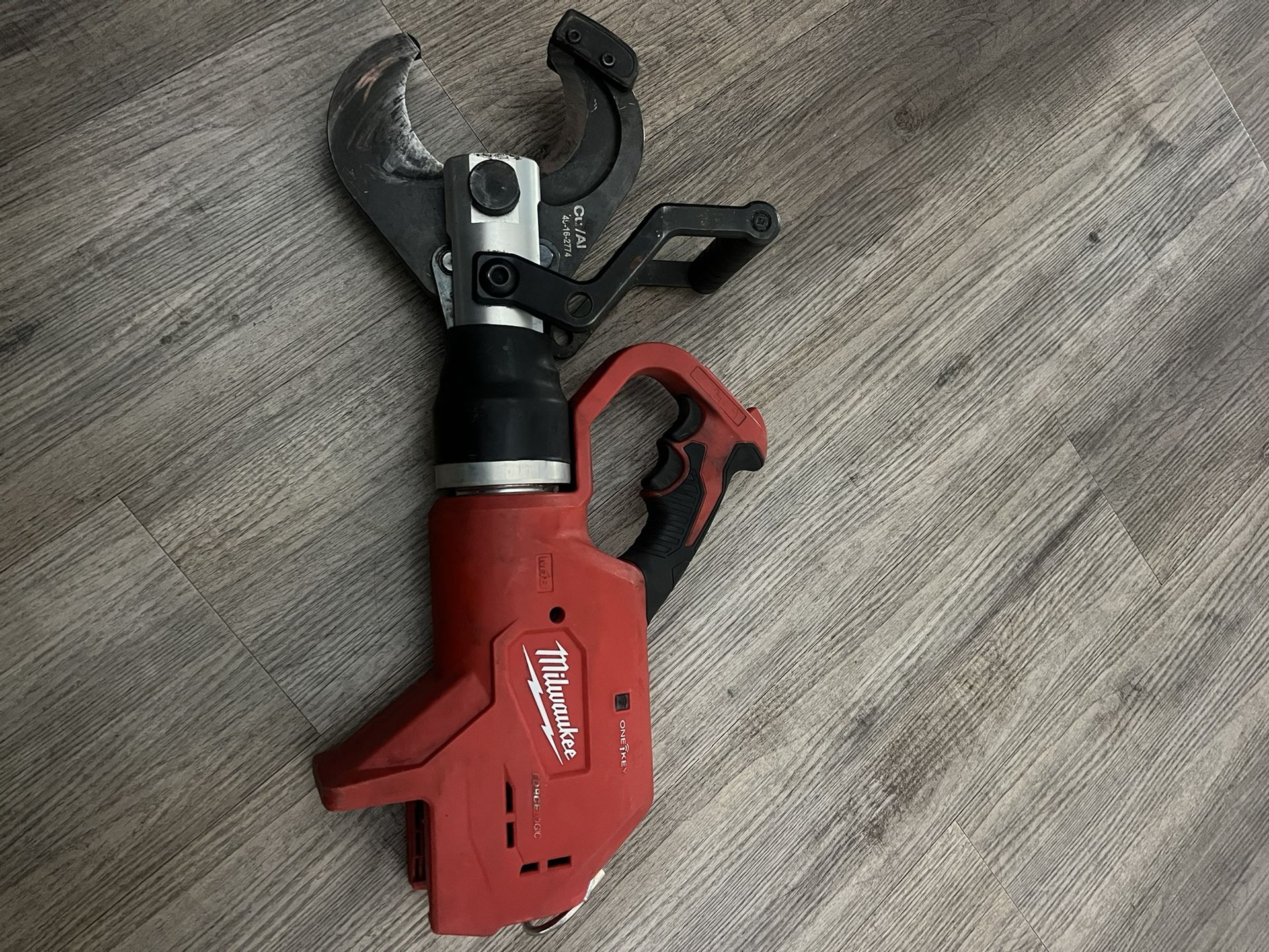 Milwaukee M18 Force Logic 3" Underground Cable Cutter Also Comes With ...
