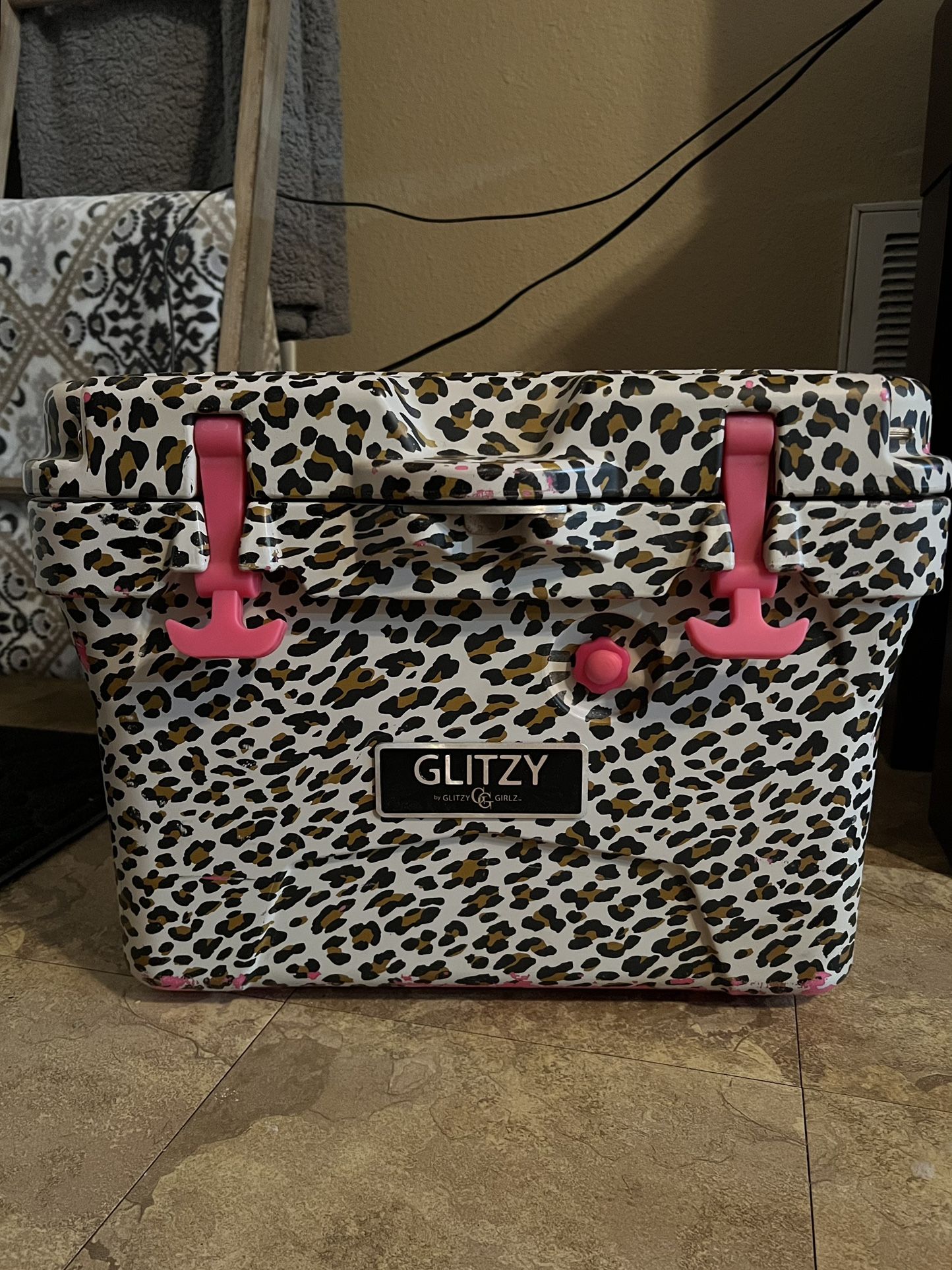20 Quart Glitzy Cheetah Cooler for Sale in San Antonio, TX - OfferUp