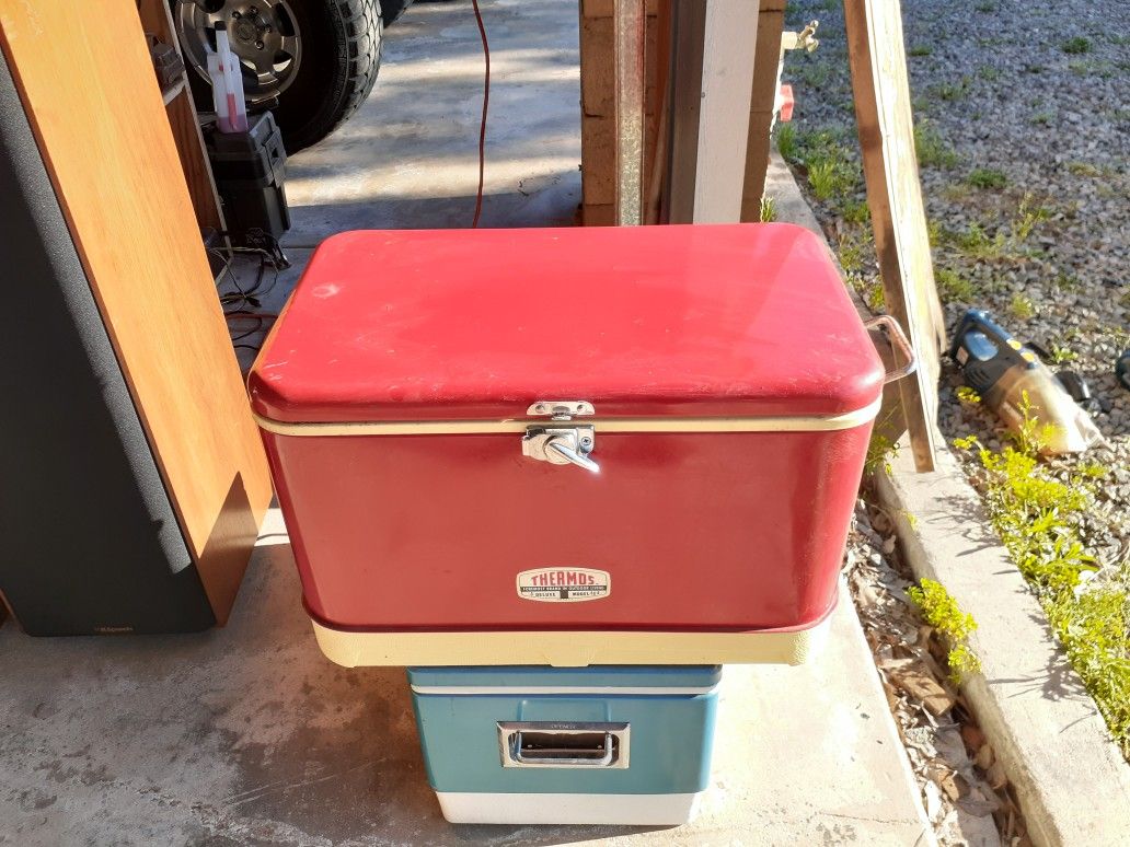 THERMOS VINTAGE ICE CHEST - ICE BOX for Sale in Valley Center, CA - OfferUp
