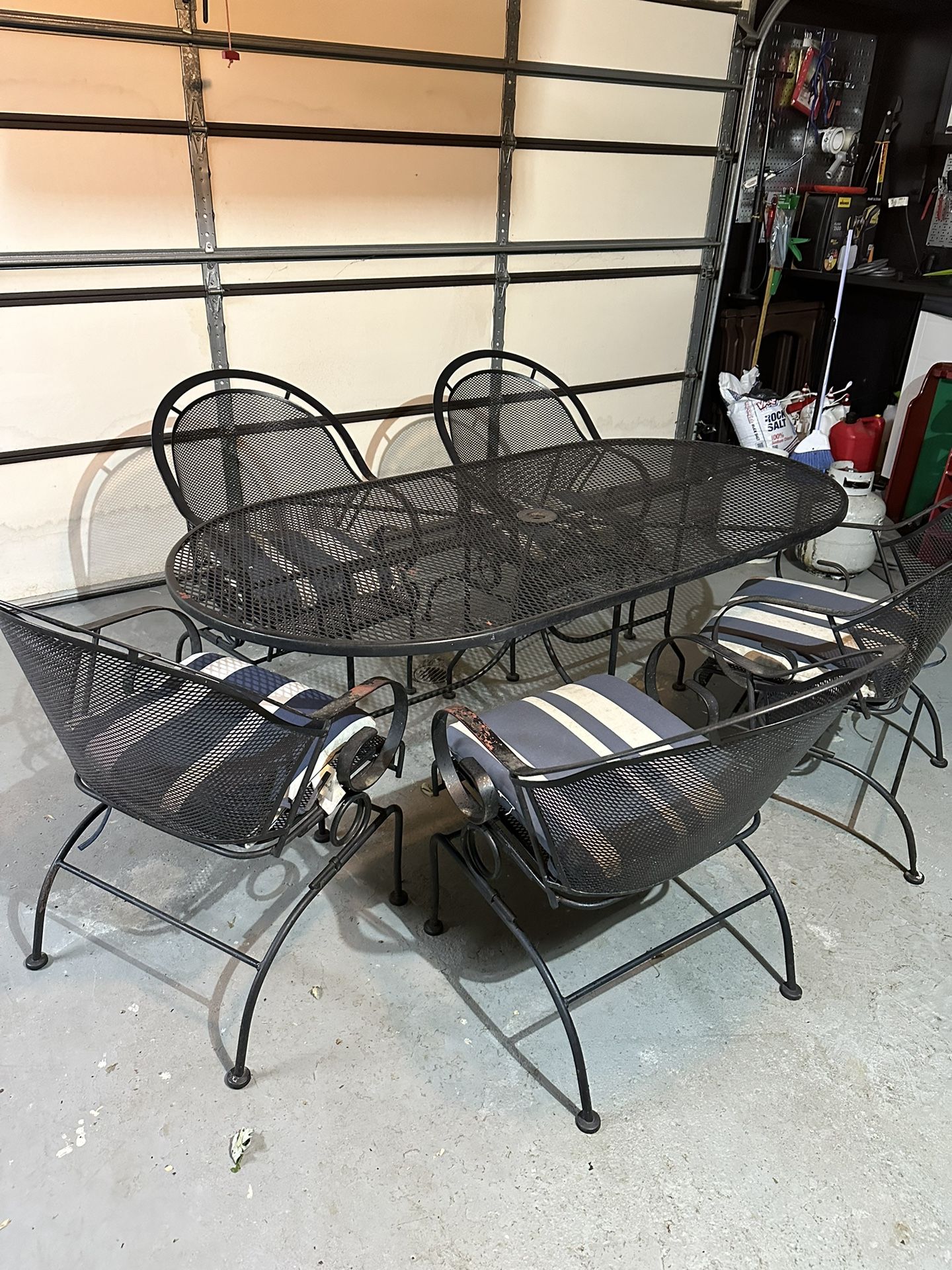 Wrought Iron Patio Set With 5 Bouncy Spring Chairs And 5 Cushions ...