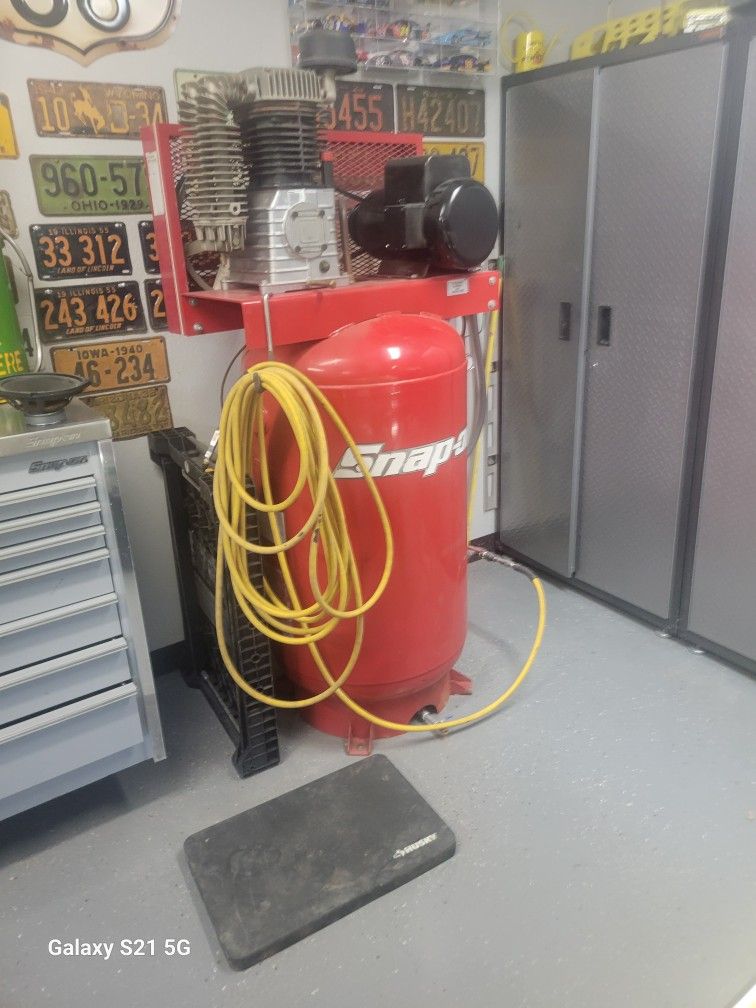 Air Compressor Snap On 80 Gallon 220 Volt for Sale in Mesa, AZ - OfferUp