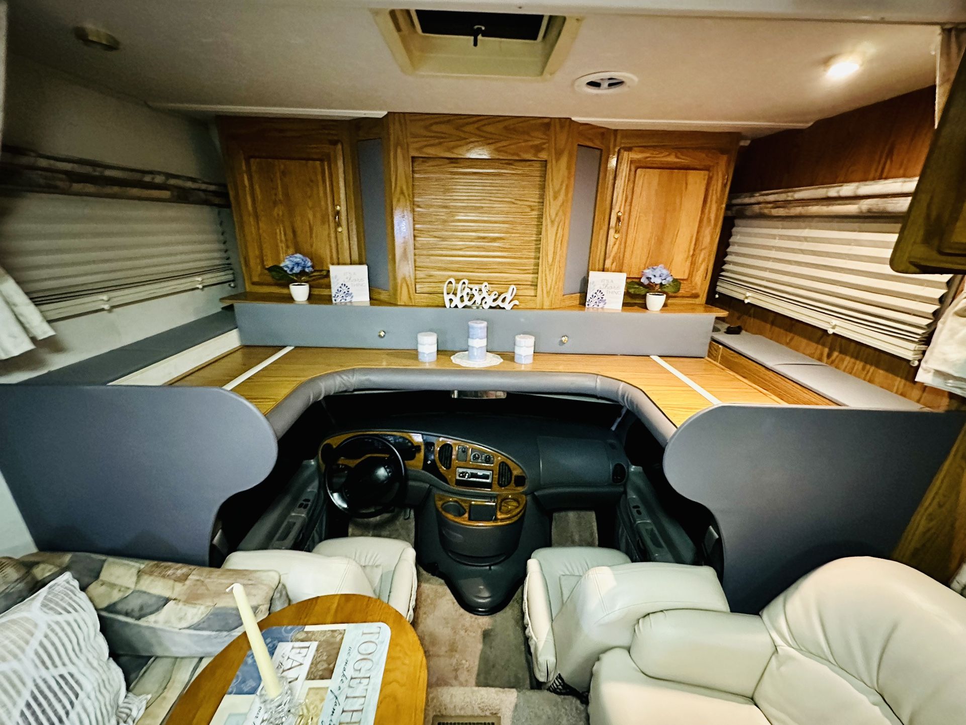 2000’ Ford E-450 Jayco Designer Series, Class-C MotorHome 31’ft.. Sleep ...