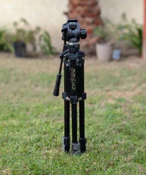SLIK 504QF Fluid Head Tripod for Sale in Lakewood, CA - OfferUp