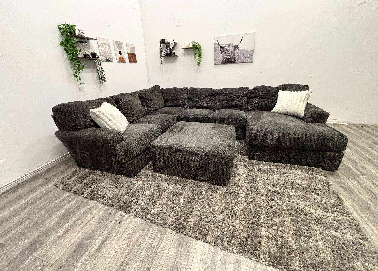 Mammoth Sectional Couch - Free Delivery for Sale in Tempe, AZ - OfferUp