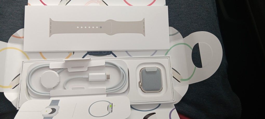 apple watch se (gen 2) 40mm starlight al star sb s/m gps for Sale in ...