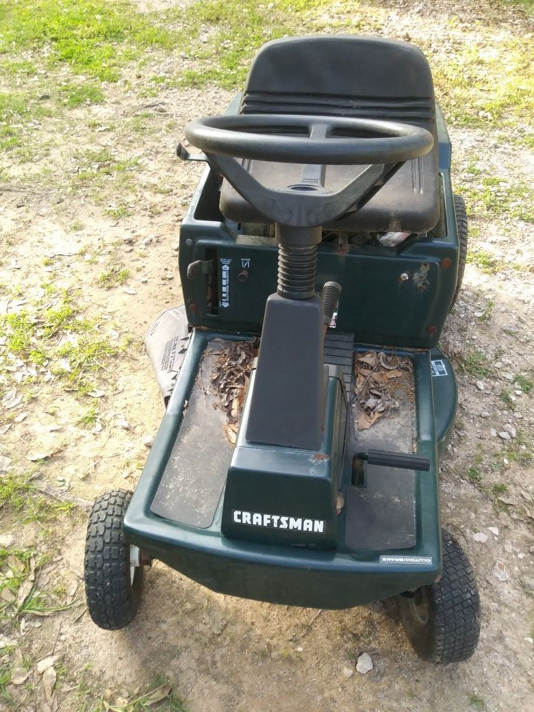 Craftsman 30 inch riding mower for Sale in Conroe, TX - OfferUp