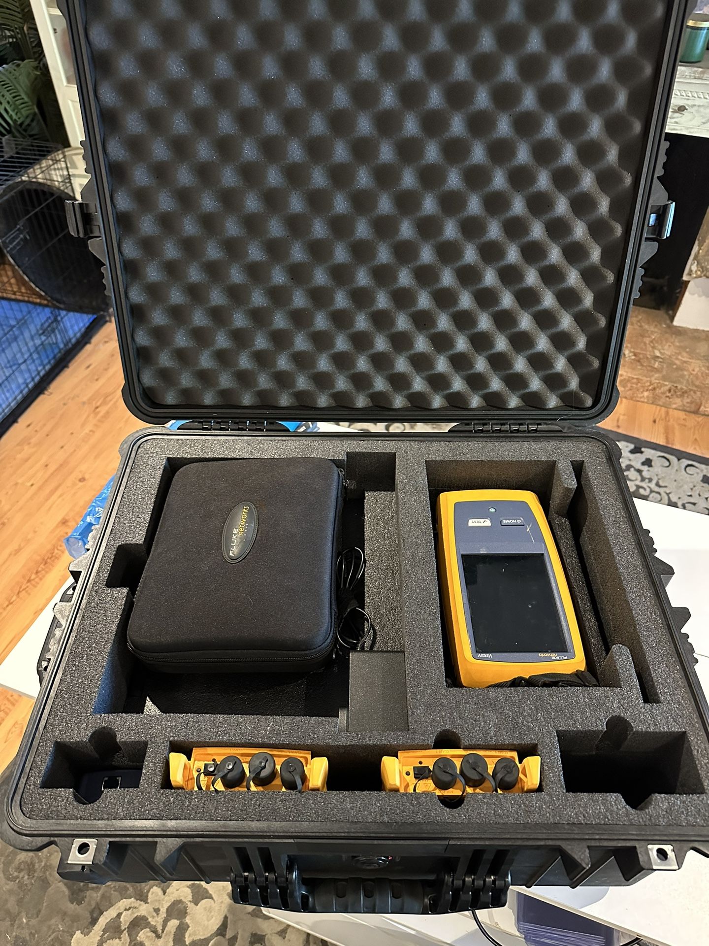 Fluke Networks DSX Versiv Hard Shell Rolling Case - Versiv Case 3 for ...