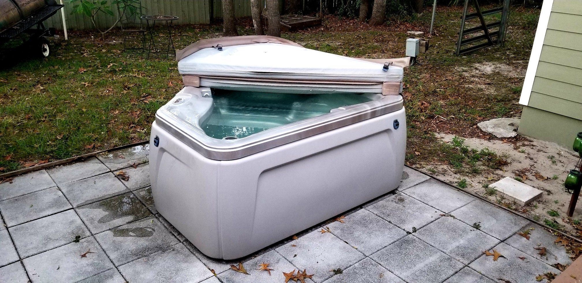 HOT TUB ADORATION BY WATKINS MFG for Sale in Altamonte Springs, FL ...