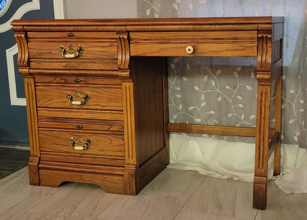 Vintage Lexington Recollections Oak Dixie Desk for Sale in Oakland Park ...