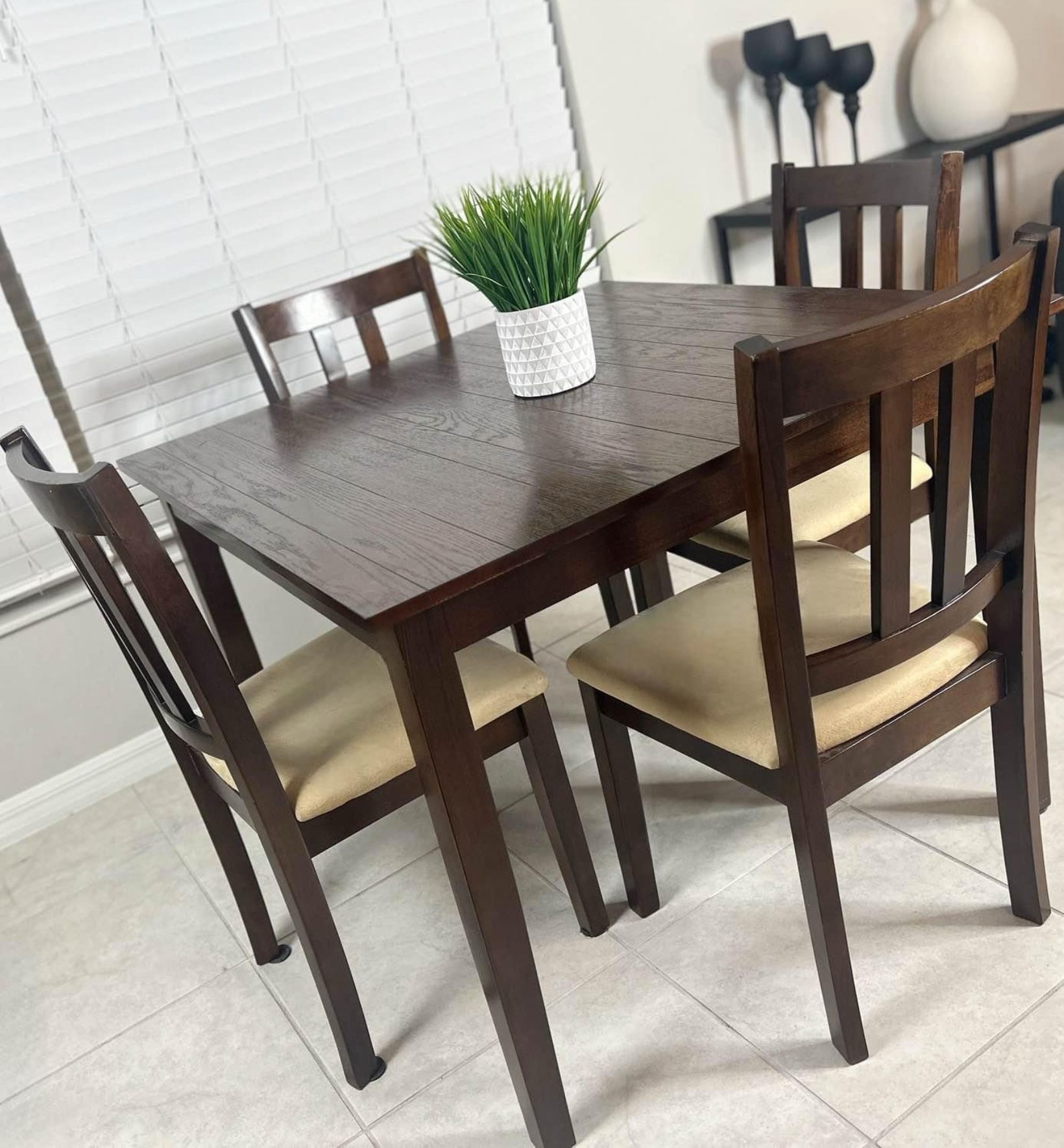 Like New! Wayfair Dining Room Table Set for Sale in Riverview, FL - OfferUp