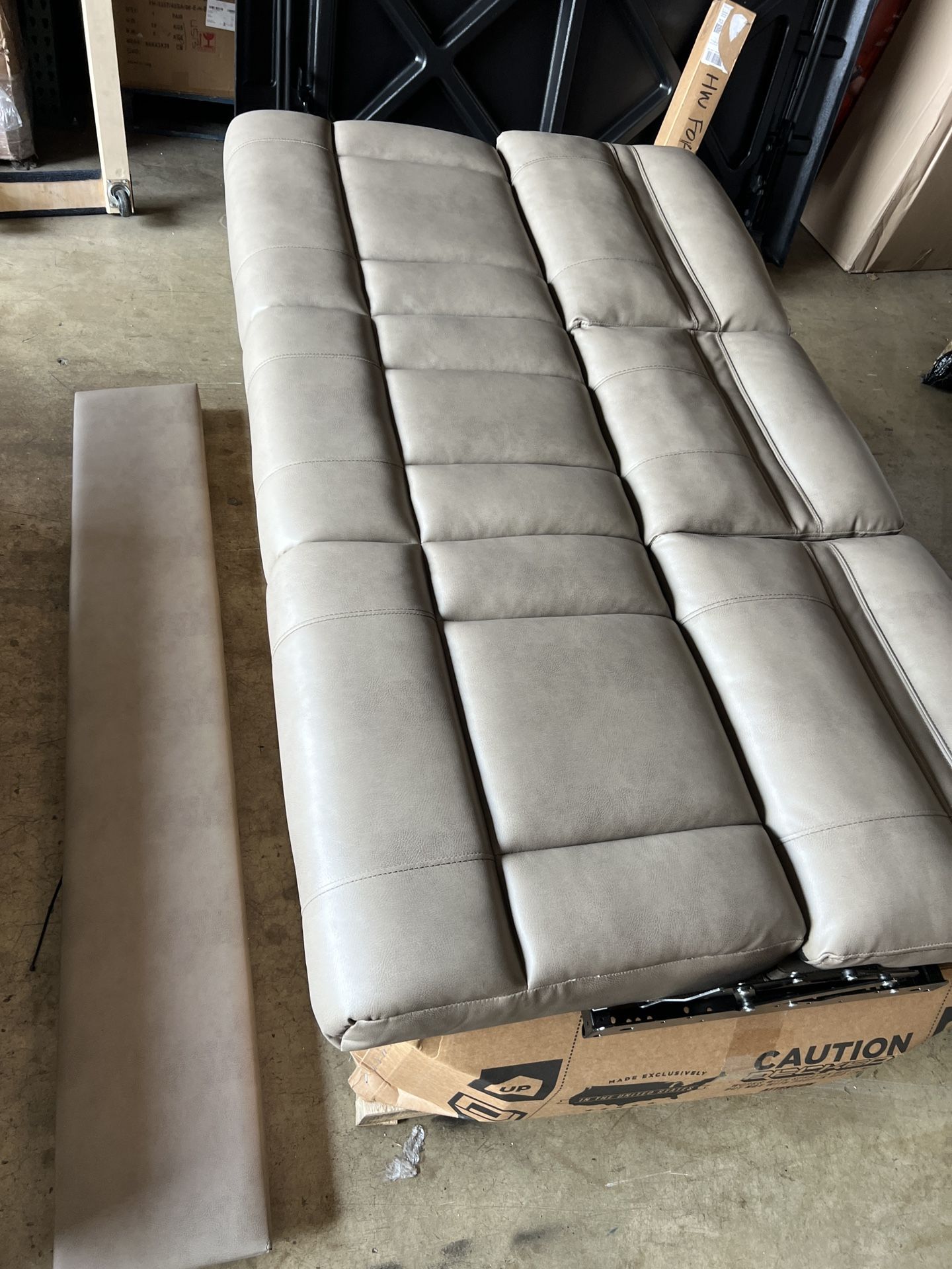 Lippert Components 20 20 12 98 41 Thomas Payne Furniture FURNITURE ...