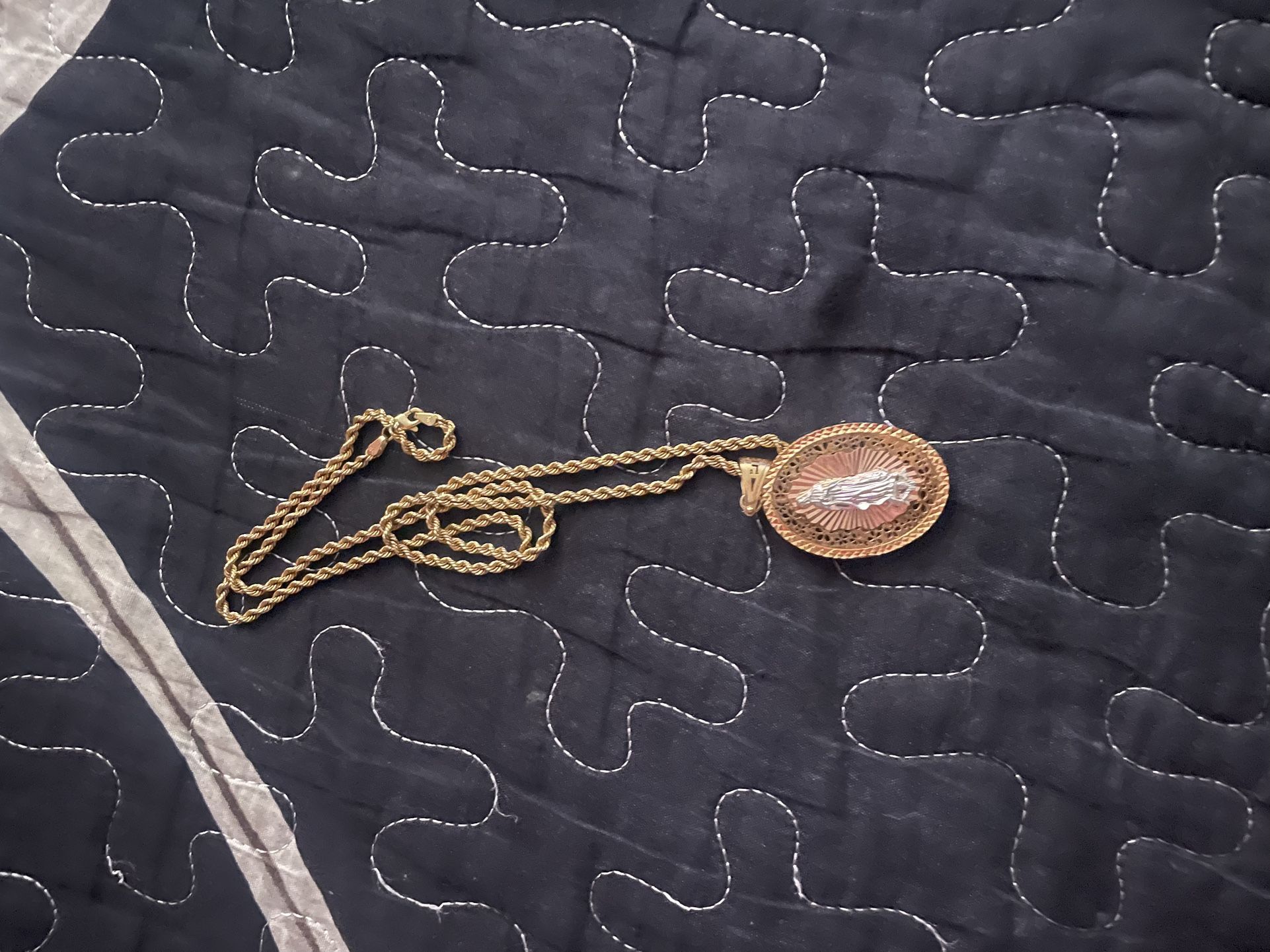 Virgin Mary 10k Gold Chain for Sale in Phoenix, AZ - OfferUp