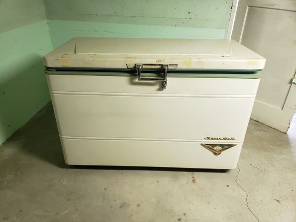 Chest Freezer - Superwall Antique for Sale in Sumner, WA - OfferUp