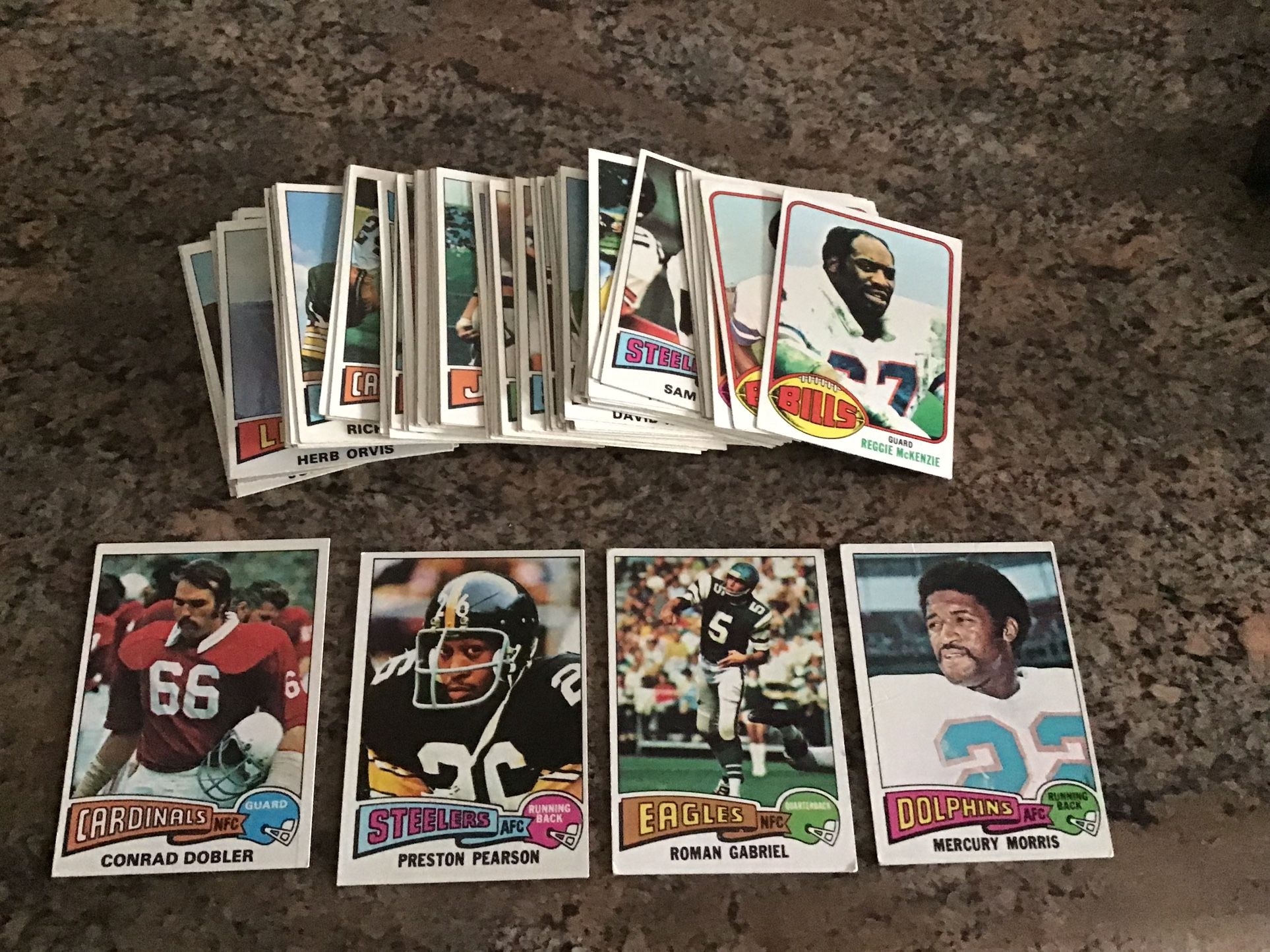 1975 Topps Football Cards for Sale in Modesto, CA - OfferUp
