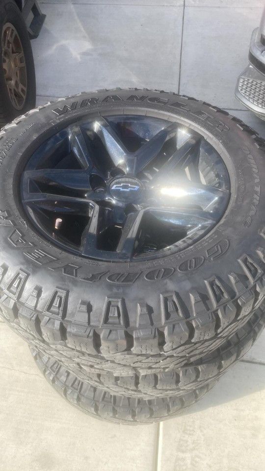 SILVERADO Z71 WHEELS AND TIRES PRICE 900 for Sale in San Diego, CA ...