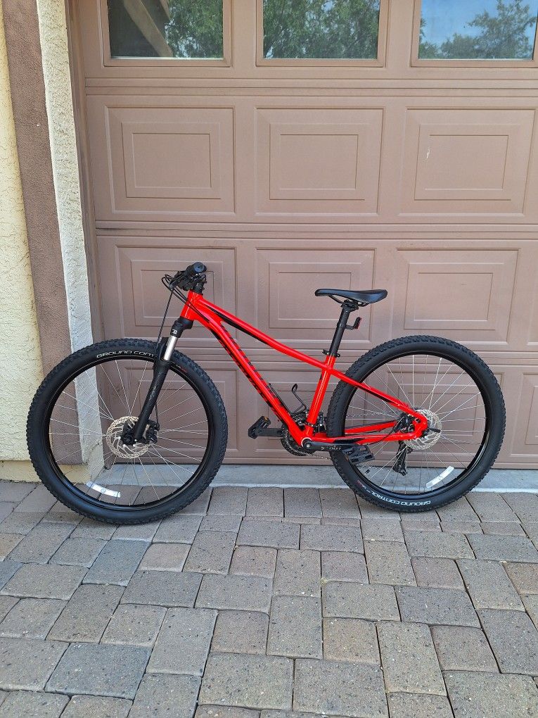 SPECIALIZED PITCH 27.5 INCH MOUNTAIN BIKE LIKE NEW ( SMALL) for Sale in ...